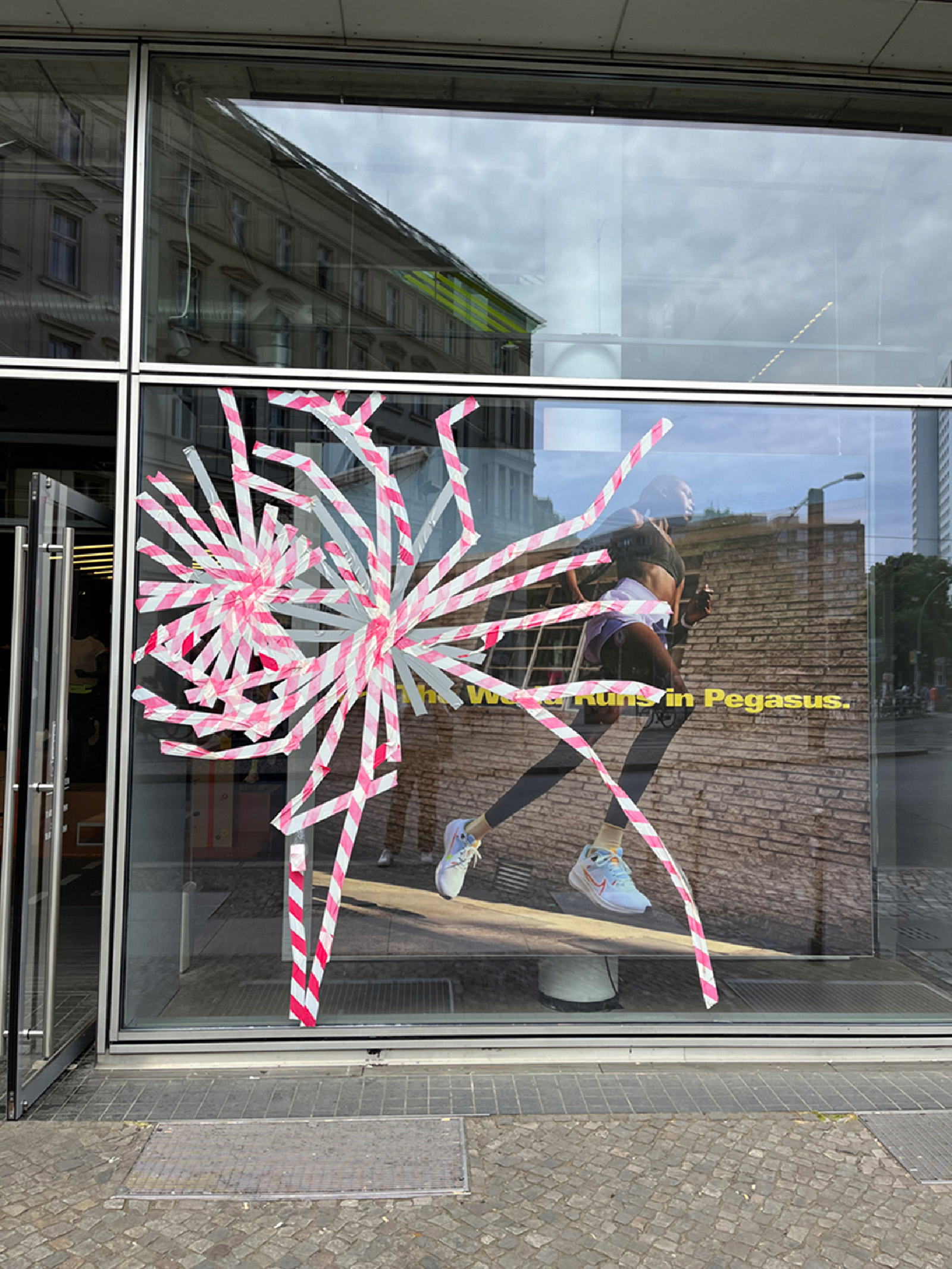 Micha Koch - artspring - Der Stadtbezirk wird Galerie Micha Koch - artspring - Der Stadtbezirk wird Galerie